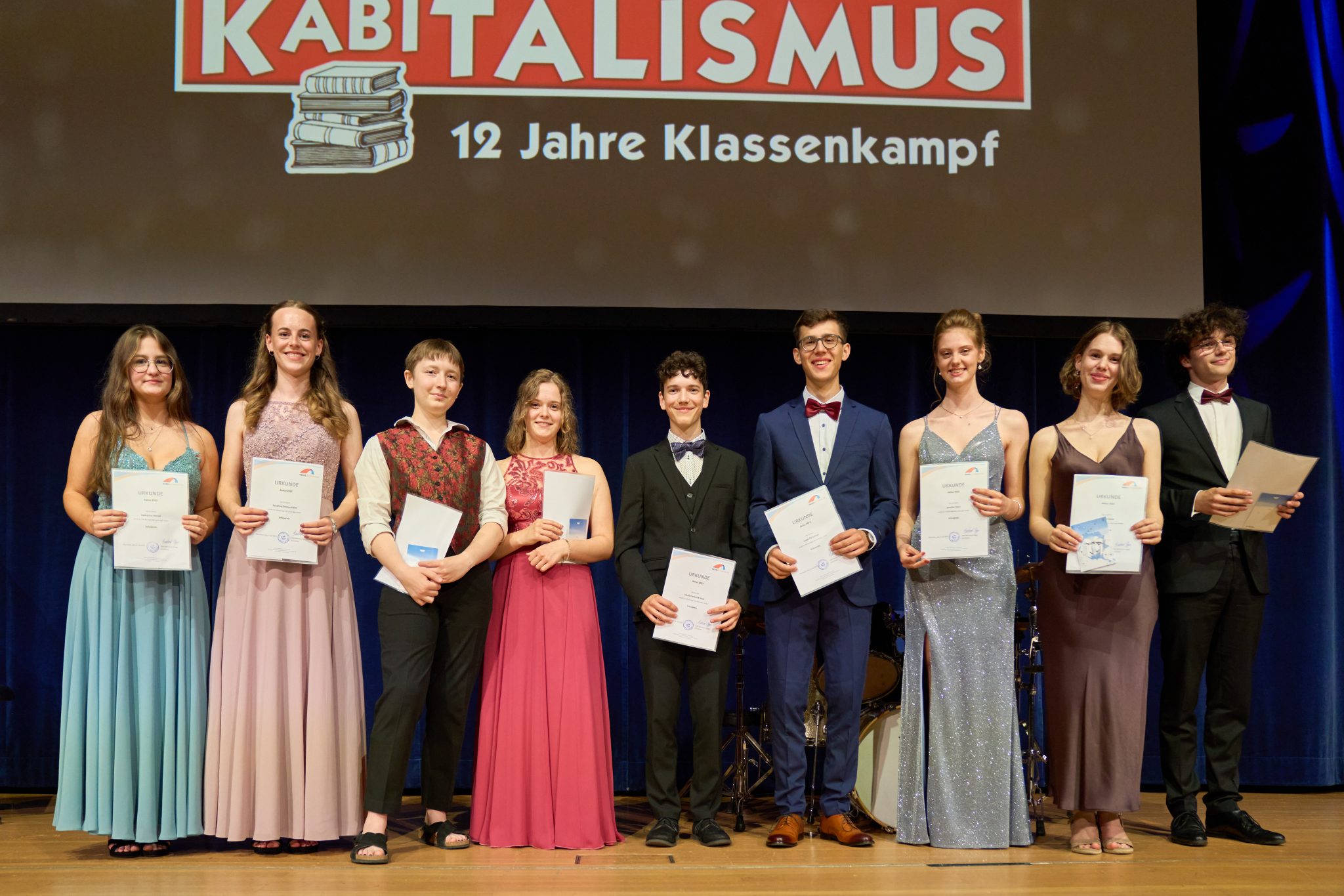 Nach 12 Jahren "Klassenkampf" - Abiturjahrgang 2023 - Hebel Gymnasium Pforzheim